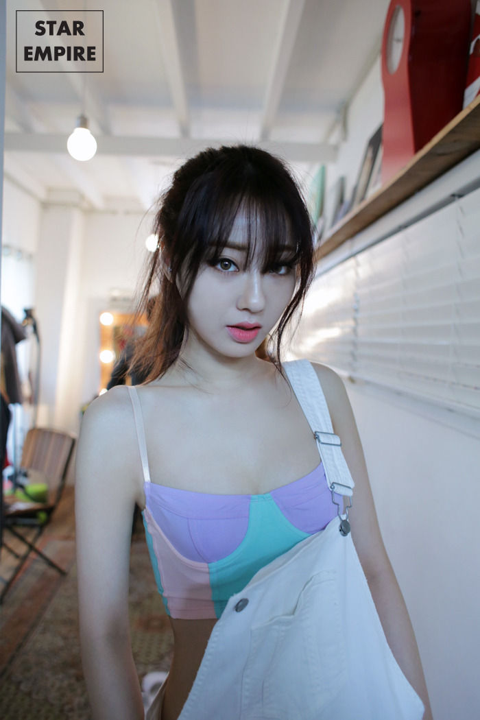 雑誌のグラビアで皆でエロい写真を撮る大人なNINE MUSES | K IDOL