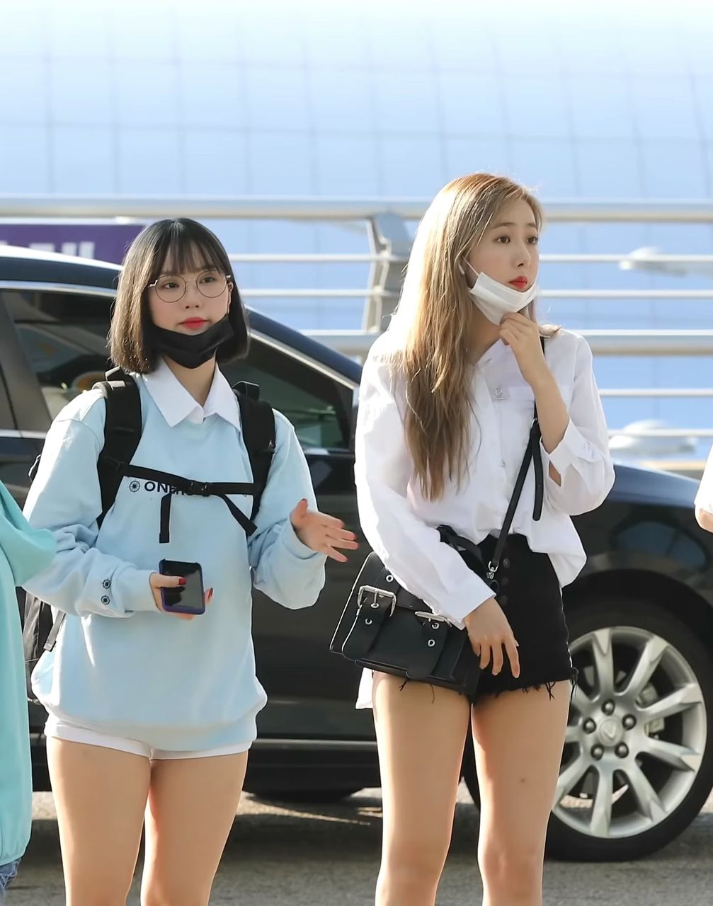 ホットパンツ姿で綺麗な脚魅せながら空港に来るgfriendウナとシンビ K Idol